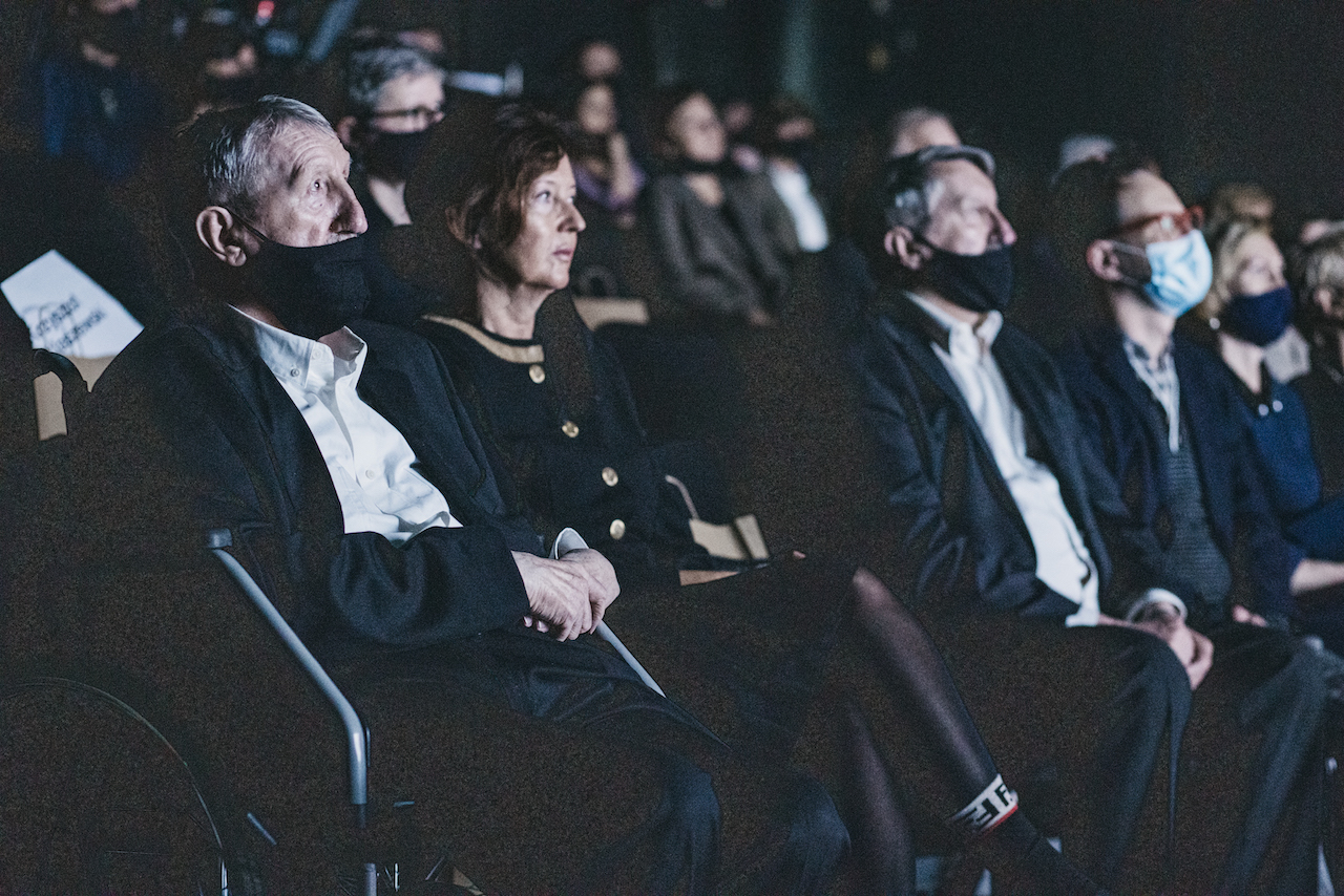 Kraków. Medale Gloria Artis - nagrodzeni aktorzy Teatru Cricot 2 ...
